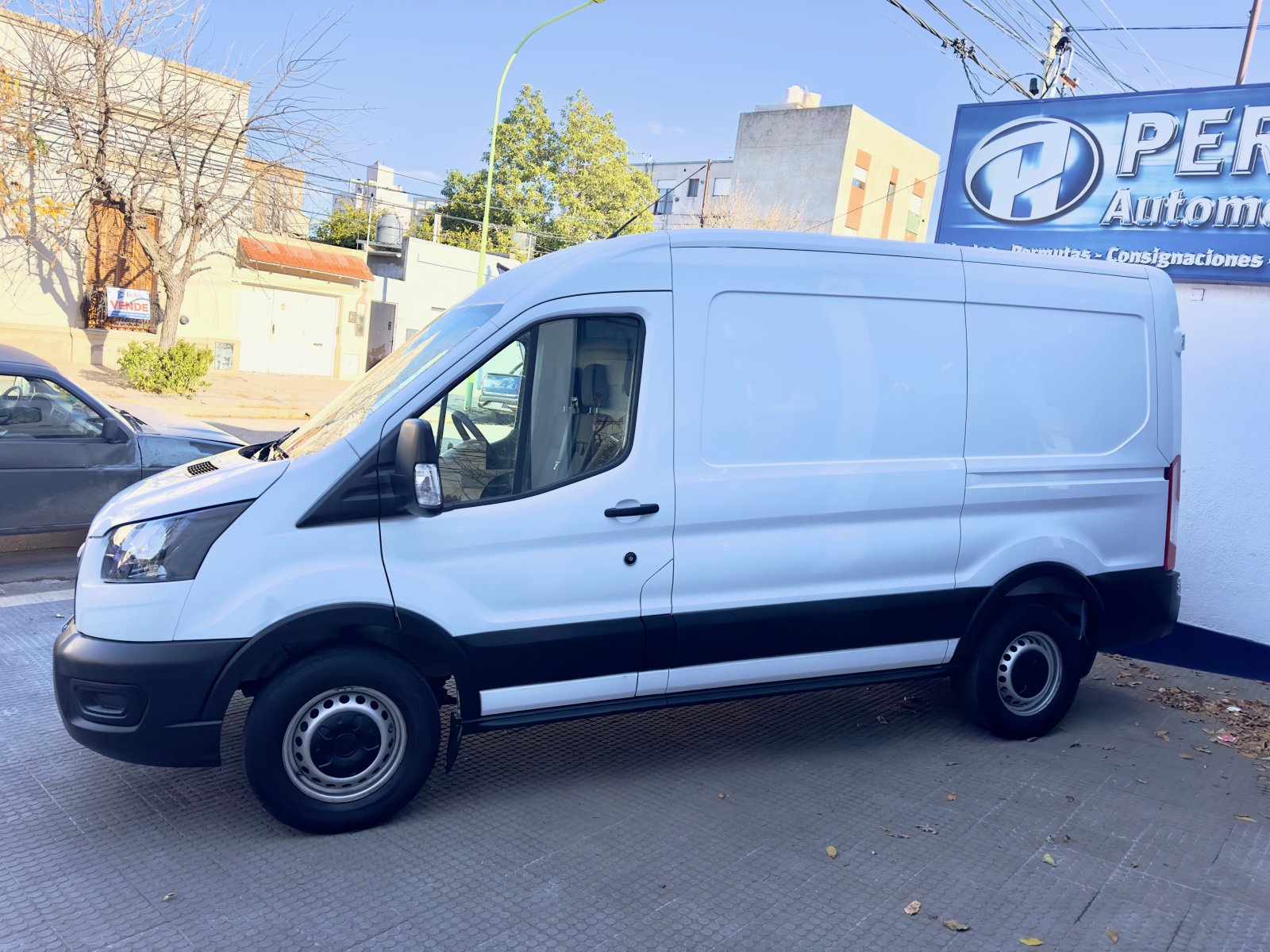 Ford Transit 350M Furgon Mediano Bajo 2022