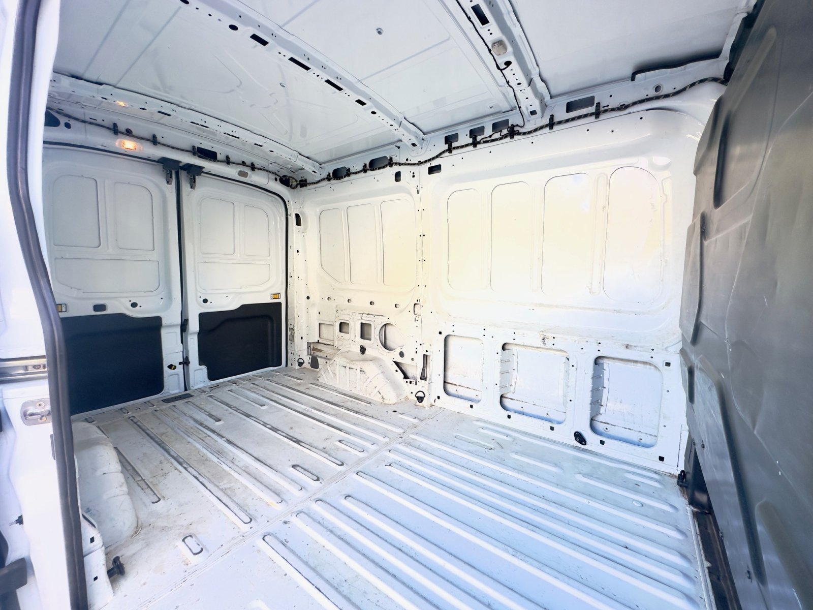 Ford Transit 350M Furgon Mediano Bajo 2022